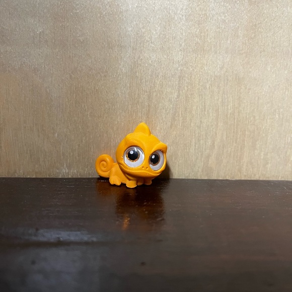 Disney | Toys | Disney Doorables Series 7 Color Reveal Orange Pascal ...